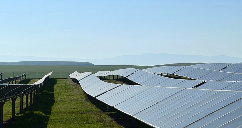 Nextracker debuts terrain-following version of Horizon solar tracker ...