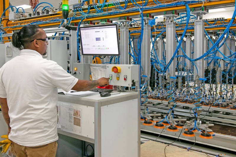 Solar module glass is 'spontaneously breaking' in the field