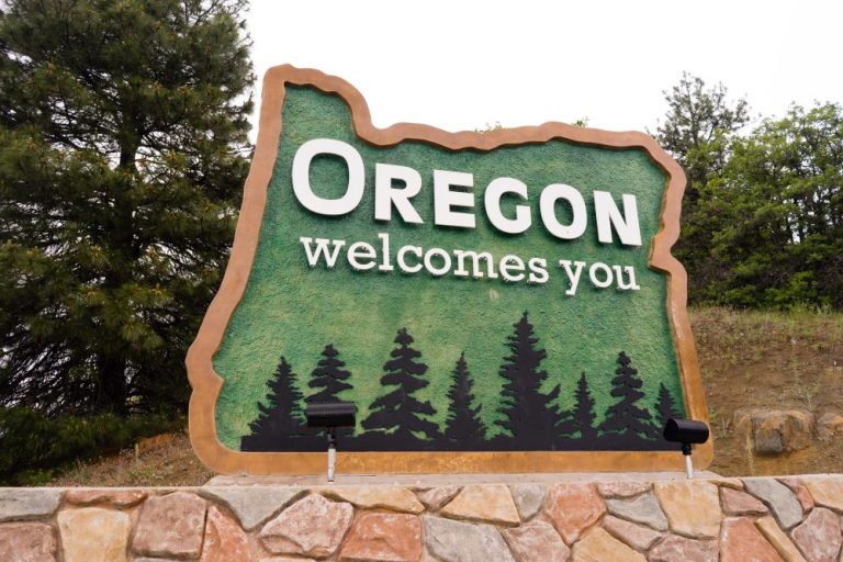 Oregon passes landmark microgrid legislation | Solar Builder